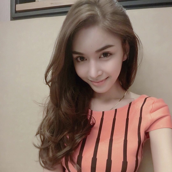 ลาวไฟเขียว หลิงหลิง ปิยะดา ใช้ นางสาว แล้ว ชี้สร้างชื่อให้ประเทศ