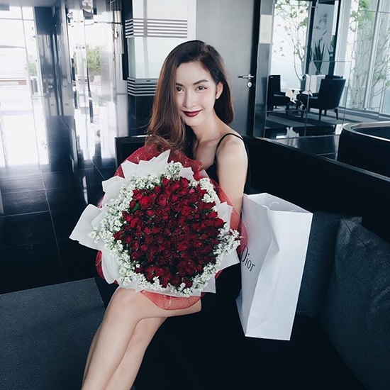 ลาวไฟเขียว หลิงหลิง ปิยะดา ใช้ นางสาว แล้ว ชี้สร้างชื่อให้ประเทศ