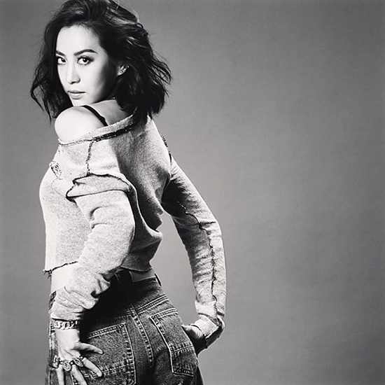 โยงอีกแล้ว !? วีเจจ๋า โพสต์ภาพแอ่นก้นงามงอน โดนเม้าท์โยงท่าโพส เจนี่