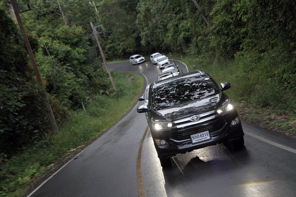 Test Drive Toyota Innova Crysta 2017 อเนกประสงค์ที่วิ่งทางไกลสบายสุด