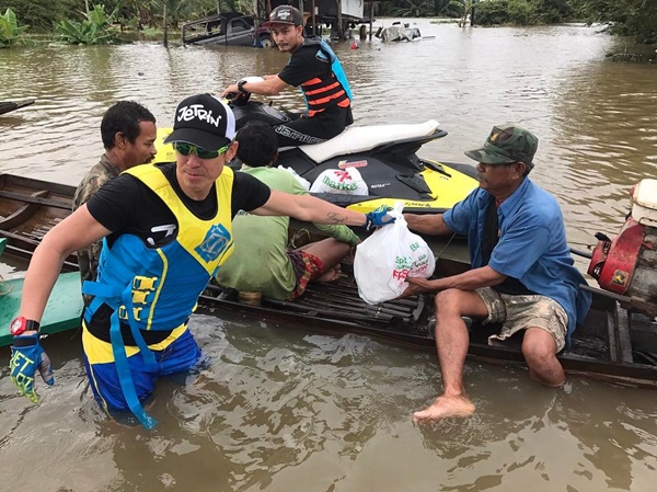 ธารน้ำใจจากคนบันเทิงหลั่งไหล ลงพื้นที่ช่วยผู้ประสบภัยน้ำท่วมภาคใต้