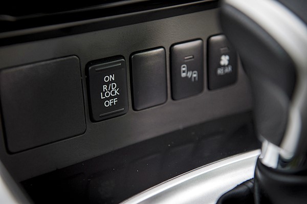 test drive mitsubishi pajero 2017 triton ใหม่