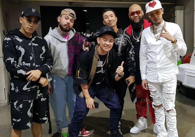 เมื่อ PD-โค้ช The Rapper ถอดแว่นดำ โชว์ความหล่อชัด ๆ มาดูกันว่าเป็นยังไง