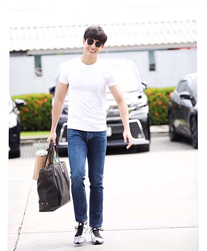 ดีเจพุฒ ถึงกับเหวอ เมื่อขับรถตู้ไปเที่ยวห้าง แต่ดันเจอยามหาว่าเป็นคนขับรถ