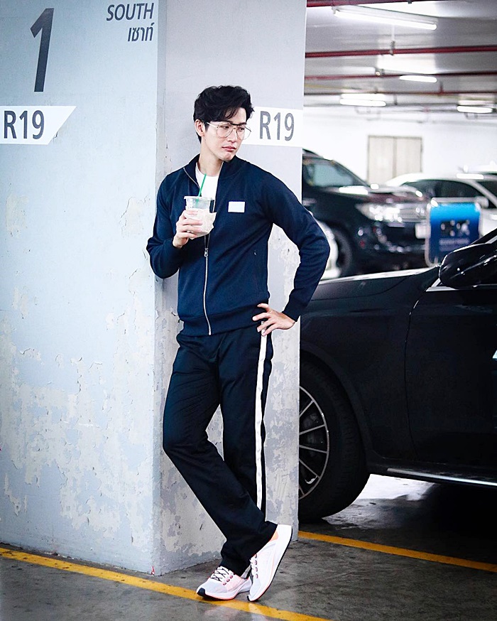 ดีเจพุฒ ถึงกับเหวอ เมื่อขับรถตู้ไปเที่ยวห้าง แต่ดันเจอยามหาว่าเป็นคนขับรถ