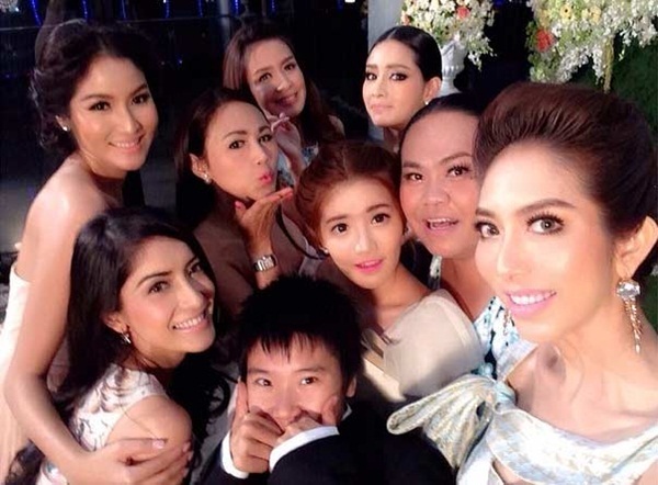 โอลิเวอร์ บีเวอร์ แต่งงาน ยี่หวา โรแมนติกสุด ๆ