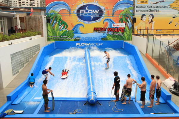 flow house Bangkok เที่ยวกรุงเทพ โต้คลื่นที่ flow house สุขุมวิท 26