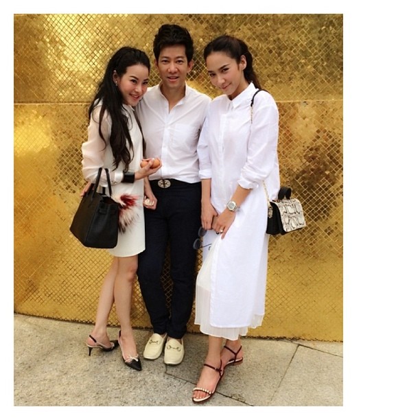 อั้ม พัชราภา ควง เมย์ หนิง ร่วมก๊วนทำบุญกับผองเพื่อน