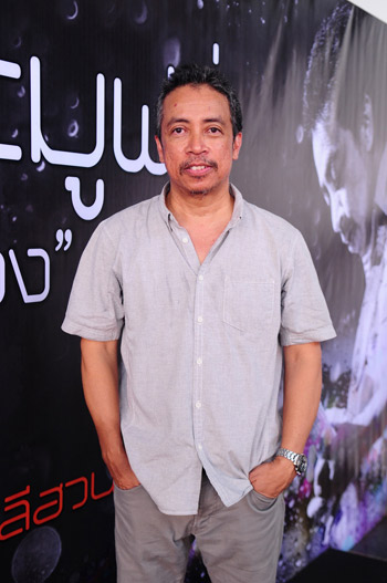 คอนเสิร์ตบันเทิงคดีเดอะมูฟวี่ ฝนโปรยไพร ใจกลางเมือง ของ มาโนช พุฒตาล