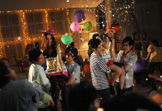 AB Queen ทุ่มสุดตัว โชว์สเต็ปแท็ปแดนซ์ ลง MV งี่เง่า เข้าใจยาก เรื่อง ...