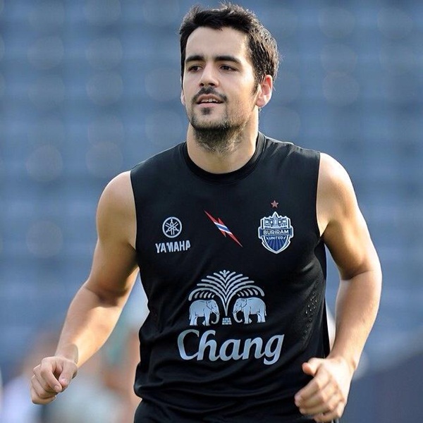 David Rochela รวมภาพนักฟุตบอลหล่อชาวสเปน ขวัญใจสาวไทยคนใหม่